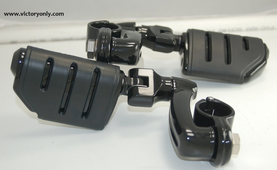 4574 1 1/2 HIGHWAY PEG Mount Black Victory Black / Chrome | Victory Only
